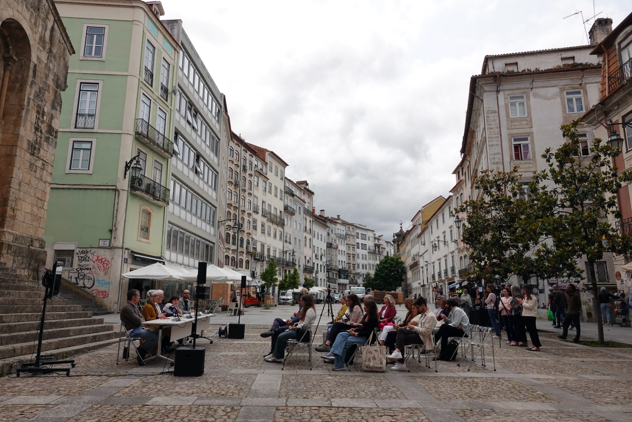 Feira do Livro transforma Baixa de Coimbra numa “aldeia literária” de ...