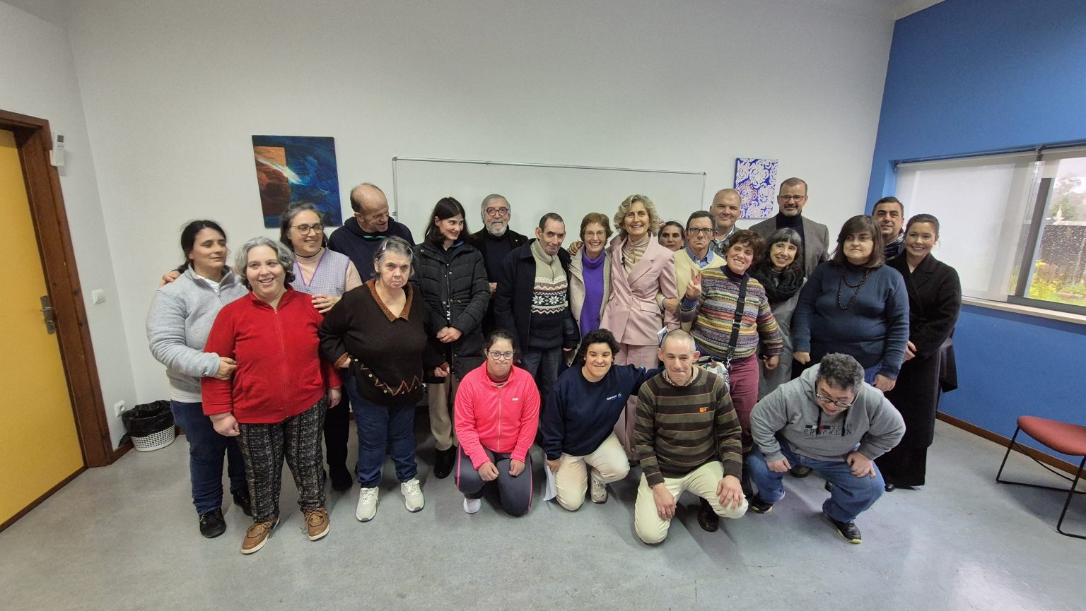 Coimbra formaliza apoio à APPACDM para aquisição de viatura elétrica ...